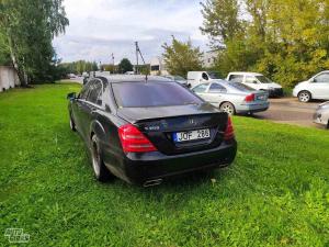 Черный Мерседес С 350 2006 в Вильнюс, объемом двигателя 3.50 л и пробегом 247 тыс. км за 2700 €, фото 3 на AUTOMOTO.COM.LV