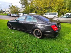 Черный Мерседес С 350 2006 в Вильнюс, объемом двигателя 3.50 л и пробегом 247 тыс. км за 2700 €, фото 4 на AUTOMOTO.COM.LV