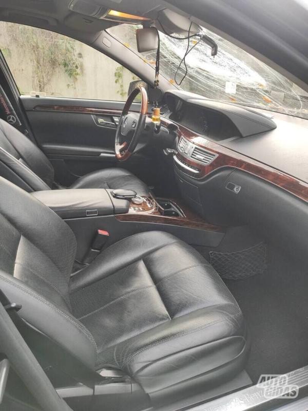 Melns Mercedes-Benz S 350 2006 Viļņa, ar dzinēja tilpumu 3.50 L un nobraukumu 247 tūkst. km par 2700 €, foto 9 vietnē AUTOMOTO.COM.LV