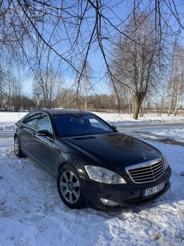 Black Mercedes-Benz S 350 2007 in Riga, with an engine capacity of 3.50 L and mileage of 368 thousand km for 6500 €, photo 1 on AUTOMOTO.COM.LV