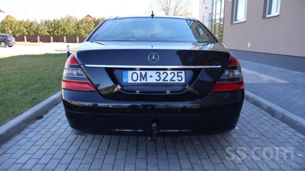 Черный Мерседес С 350 2007 в Рига, объемом двигателя 3.50 л и пробегом 0 тыс. км за 4590 €, фото 6 на AUTOMOTO.COM.LV