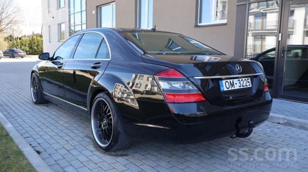 Black Mercedes-Benz S 350 2007 in Riga, with an engine capacity of 3.50 L and mileage of 0 thousand km for 4555 €, photo 5 on AUTOMOTO.COM.LV