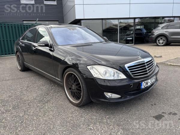 Melns Mercedes-Benz S 350 2007 Rīga, ar dzinēja tilpumu 3.50 L un nobraukumu 0 tūkst. km par 3990 €, foto 2 vietnē AUTOMOTO.COM.LV