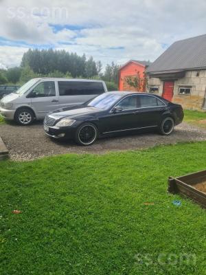 Black Mercedes-Benz S 350 2007 in Jekabpils, with an engine capacity of 3.50 L and mileage of 381 thousand km for 3990 €, photo 3 on AUTOMOTO.COM.LV