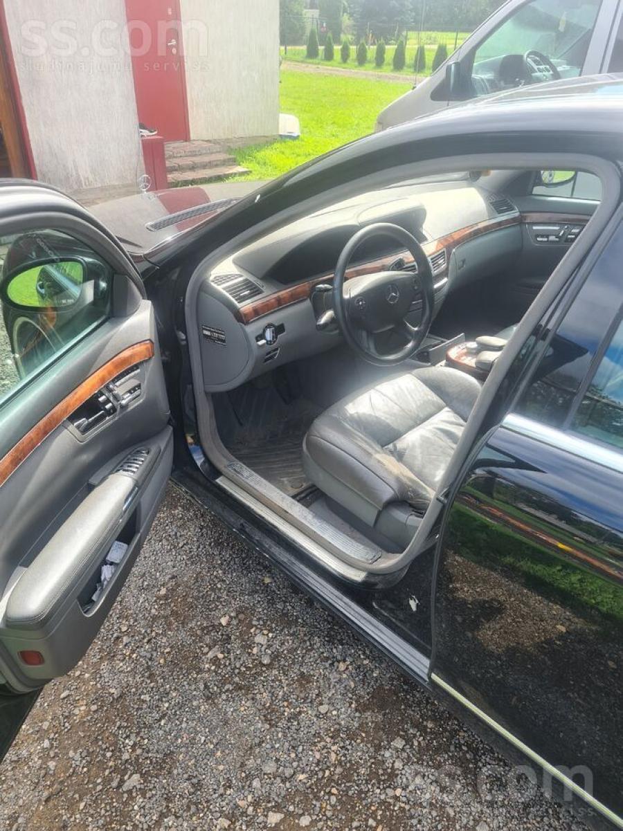 Black Mercedes-Benz S 350 2007 in Jekabpils, with an engine capacity of 3.50 L and mileage of 381 thousand km for 3990 €, photo 5 on AUTOMOTO.COM.LV
