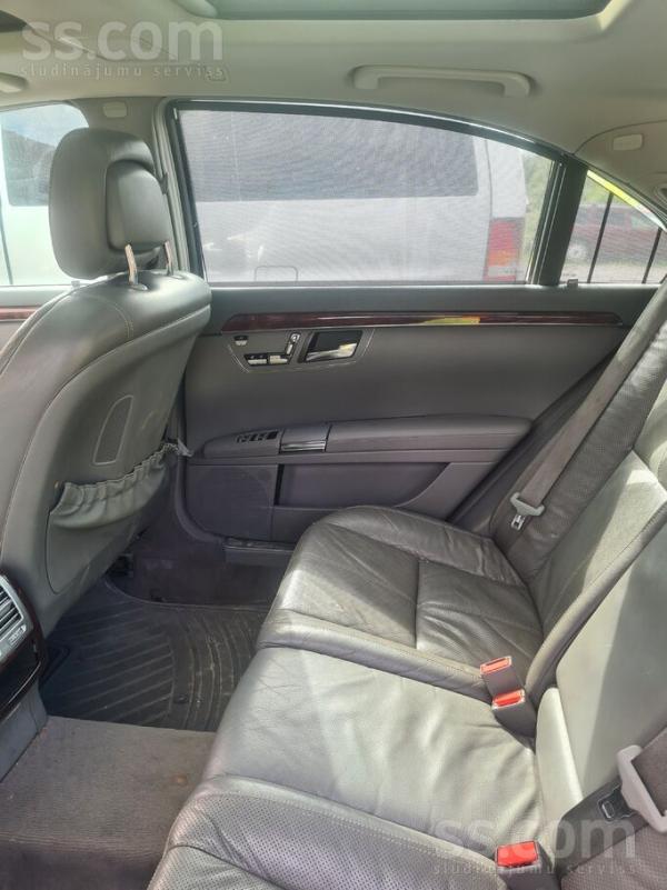 Black Mercedes-Benz S 350 2007 in Jekabpils, with an engine capacity of 3.50 L and mileage of 381 thousand km for 3990 €, photo 6 on AUTOMOTO.COM.LV