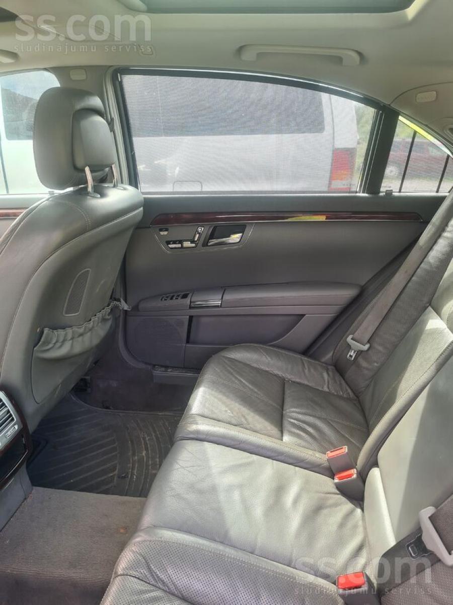 Black Mercedes-Benz S 350 2007 in Jekabpils, with an engine capacity of 3.50 L and mileage of 381 thousand km for 3990 €, photo 7 on AUTOMOTO.COM.LV