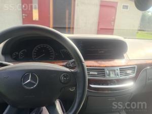 Black Mercedes-Benz S 350 2007 in Jekabpils, with an engine capacity of 3.50 L and mileage of 381 thousand km for 3990 €, photo 8 on AUTOMOTO.COM.LV