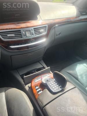 Black Mercedes-Benz S 350 2007 in Jekabpils, with an engine capacity of 3.50 L and mileage of 381 thousand km for 3990 €, photo 9 on AUTOMOTO.COM.LV