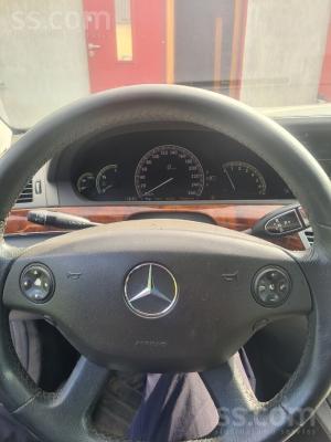 Black Mercedes-Benz S 350 2007 in Jekabpils, with an engine capacity of 3.50 L and mileage of 381 thousand km for 3990 €, photo 7 on AUTOMOTO.COM.LV