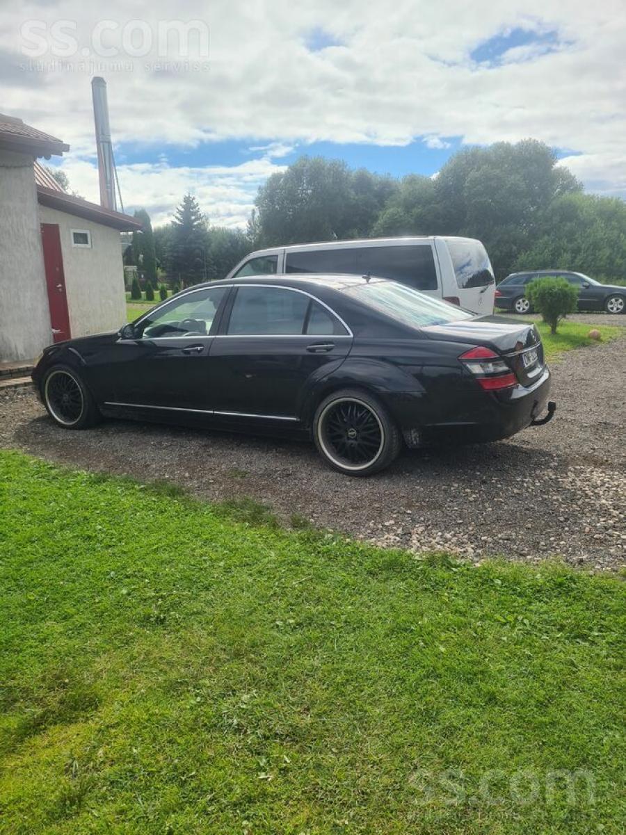 Black Mercedes-Benz S 350 2007 in Jekabpils, with an engine capacity of 3.50 L and mileage of 381 thousand km for 3990 €, photo 12 on AUTOMOTO.COM.LV