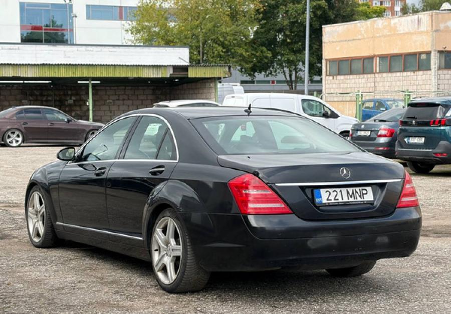 Melns Mercedes-Benz S 350 2007 Narva, ar dzinēja tilpumu 3.50 L un nobraukumu 290 tūkst. km par 3990 €, foto 6 vietnē AUTOMOTO.COM.LV
