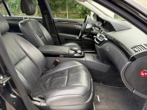 Melns Mercedes-Benz S 350 2007 Narva, ar dzinēja tilpumu 3.50 L un nobraukumu 290 tūkst. km par 3990 €, foto 16 vietnē AUTOMOTO.COM.LV