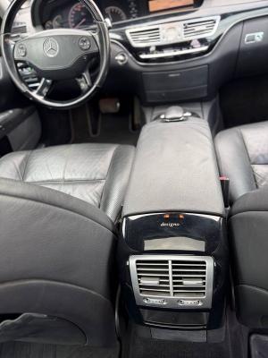 Melns Mercedes-Benz S 350 2007 Narva, ar dzinēja tilpumu 3.50 L un nobraukumu 290 tūkst. km par 3990 €, foto 19 vietnē AUTOMOTO.COM.LV