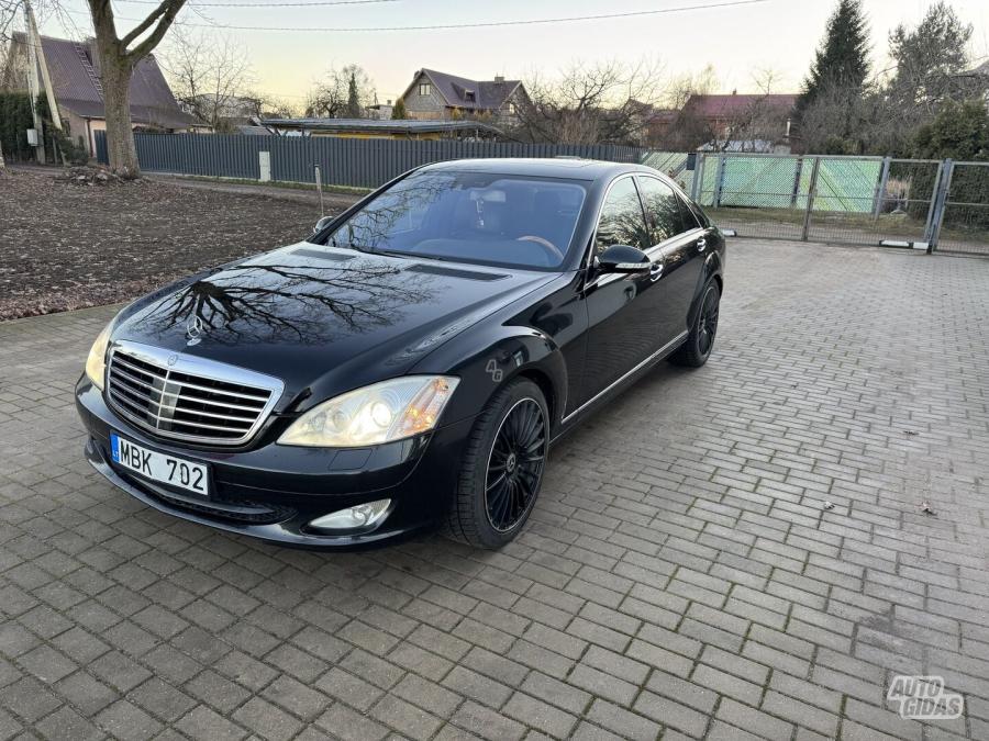 Black Mercedes-Benz S 350 2008 in Vilnius, with an engine capacity of 3.50 L and mileage of 320 thousand km for 4999 €, photo 2 on AUTOMOTO.COM.LV