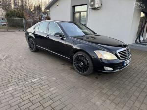 Black Mercedes-Benz S 350 2008 in Vilnius, with an engine capacity of 3.50 L and mileage of 320 thousand km for 4999 €, photo 3 on AUTOMOTO.COM.LV