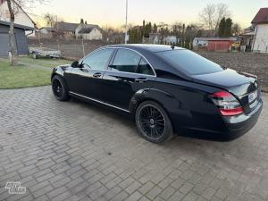 Black Mercedes-Benz S 350 2008 in Vilnius, with an engine capacity of 3.50 L and mileage of 320 thousand km for 4999 €, photo 4 on AUTOMOTO.COM.LV