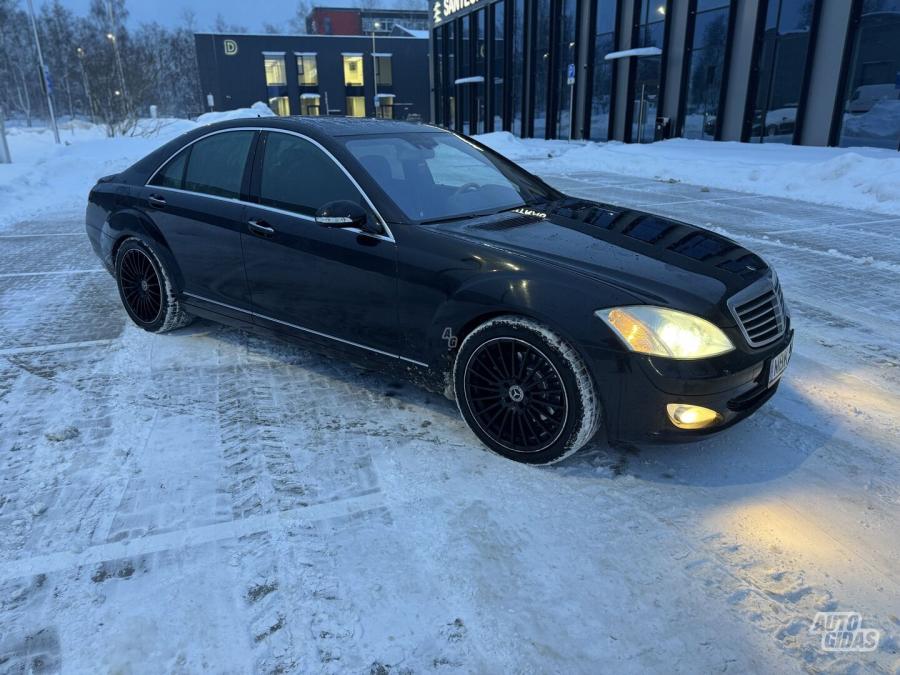 Melns Mercedes-Benz S 350 2008 Viļņa, ar dzinēja tilpumu 3.50 L un nobraukumu 328 tūkst. km par 4600 €, foto 3 vietnē AUTOMOTO.COM.LV