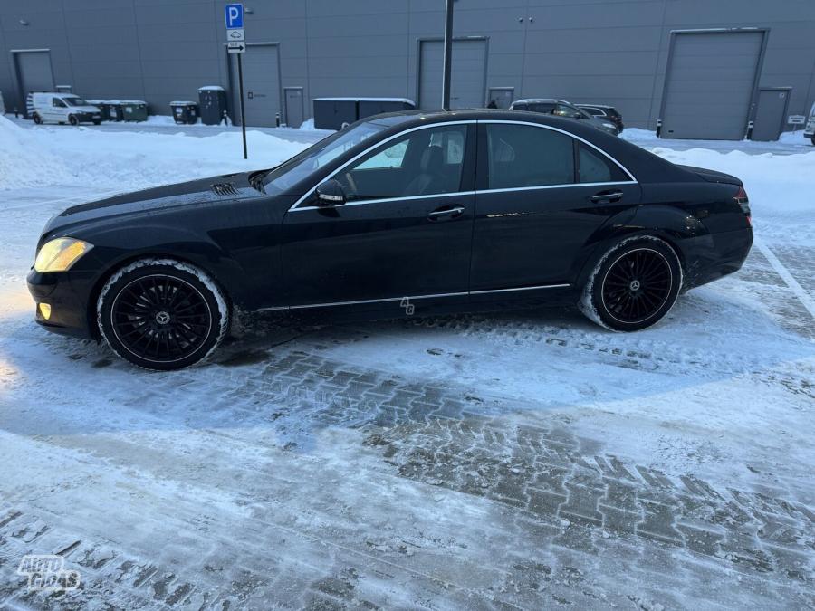 Melns Mercedes-Benz S 350 2008 Viļņa, ar dzinēja tilpumu 3.50 L un nobraukumu 328 tūkst. km par 4600 €, foto 4 vietnē AUTOMOTO.COM.LV