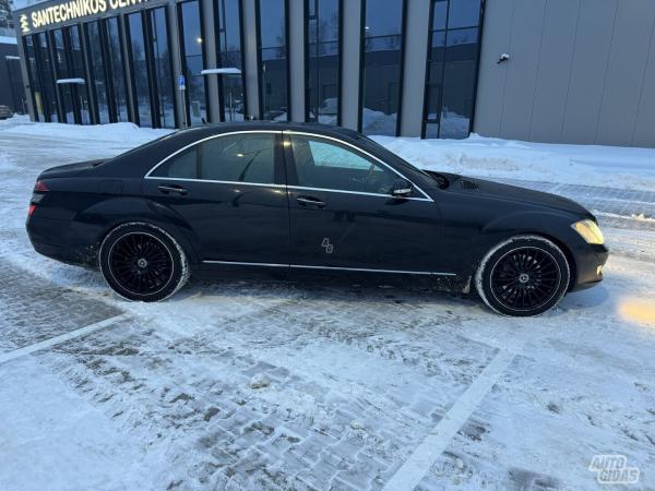 Black Mercedes-Benz S 350 2008 in Vilnius, with an engine capacity of 3.50 L and mileage of 328 thousand km for 4600 €, photo 5 on AUTOMOTO.COM.LV