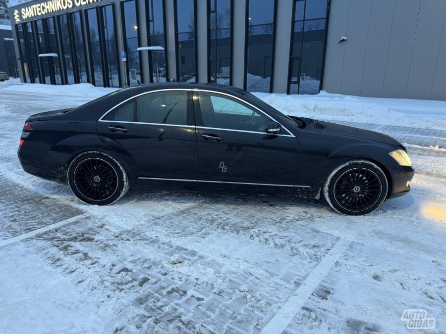 Melns Mercedes-Benz S 350 2008 Viļņa, ar dzinēja tilpumu 3.50 L un nobraukumu 328 tūkst. km par 4600 €, foto 5 vietnē AUTOMOTO.COM.LV