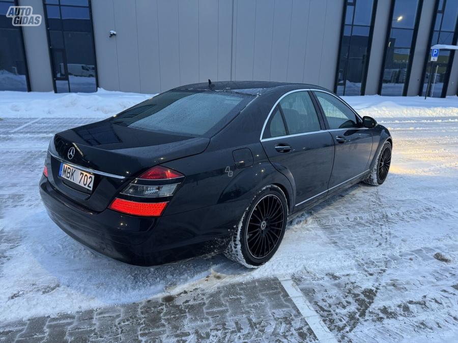 Melns Mercedes-Benz S 350 2008 Viļņa, ar dzinēja tilpumu 3.50 L un nobraukumu 328 tūkst. km par 4600 €, foto 7 vietnē AUTOMOTO.COM.LV