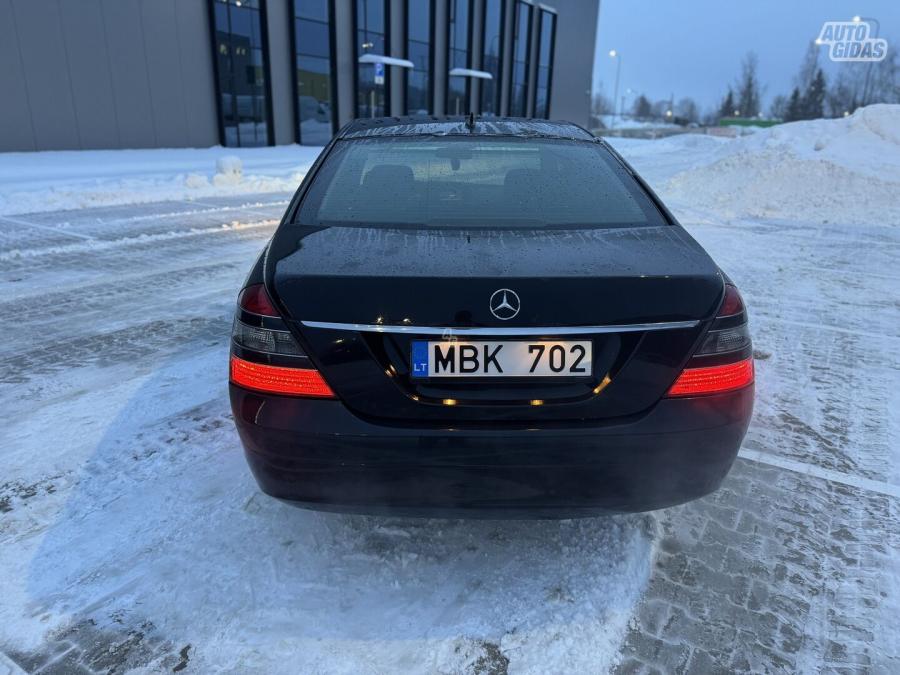 Melns Mercedes-Benz S 350 2008 Viļņa, ar dzinēja tilpumu 3.50 L un nobraukumu 328 tūkst. km par 4600 €, foto 8 vietnē AUTOMOTO.COM.LV