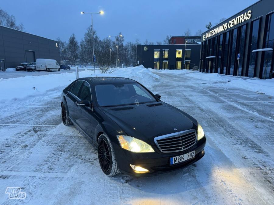 Melns Mercedes-Benz S 350 2008 Viļņa, ar dzinēja tilpumu 3.50 L un nobraukumu 328 tūkst. km par 4600 €, foto 9 vietnē AUTOMOTO.COM.LV