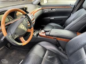 Melns Mercedes-Benz S 350 2008 Viļņa, ar dzinēja tilpumu 3.50 L un nobraukumu 328 tūkst. km par 4600 €, foto 17 vietnē AUTOMOTO.COM.LV