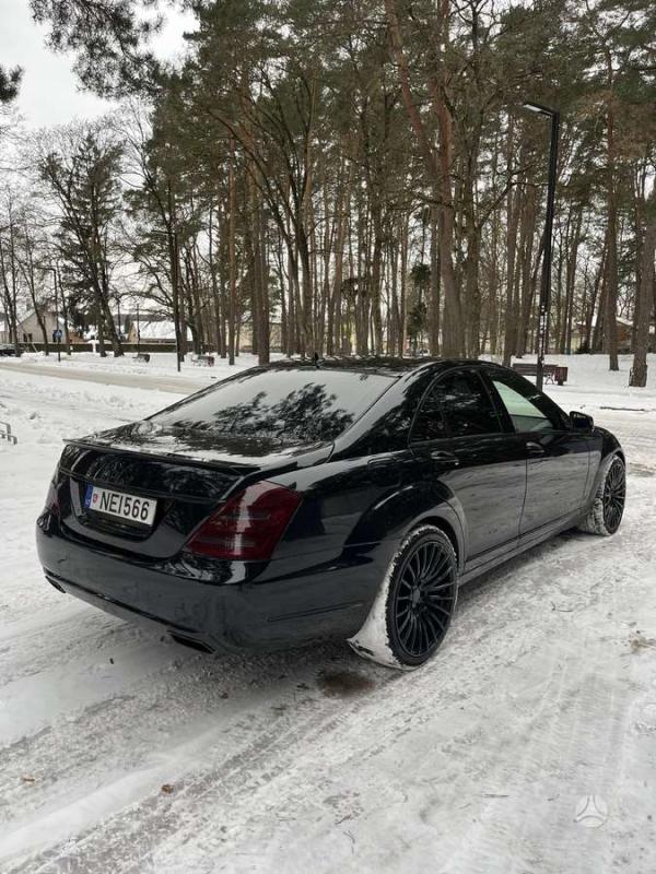 Black Mercedes-Benz S 350 2009 in Alytus, with an engine capacity of 2.99 L and mileage of 283 thousand km for 11000 €, photo 5 on AUTOMOTO.COM.LV