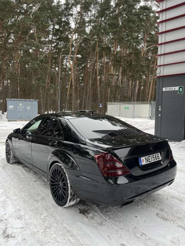 Black Mercedes-Benz S 350 2009 in Alytus, with an engine capacity of 2.99 L and mileage of 283 thousand km for 11000 €, photo 7 on AUTOMOTO.COM.LV