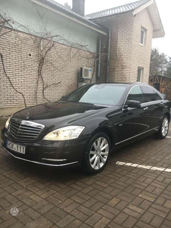 Melns Mercedes-Benz S 350 2009 Druskininkai, ar dzinēja tilpumu 2.99 L un nobraukumu 424 tūkst. km par 10700 €, foto 2 vietnē AUTOMOTO.COM.LV