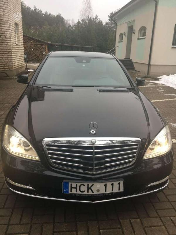 Melns Mercedes-Benz S 350 2009 Druskininkai, ar dzinēja tilpumu 2.99 L un nobraukumu 424 tūkst. km par 10700 €, foto 3 vietnē AUTOMOTO.COM.LV