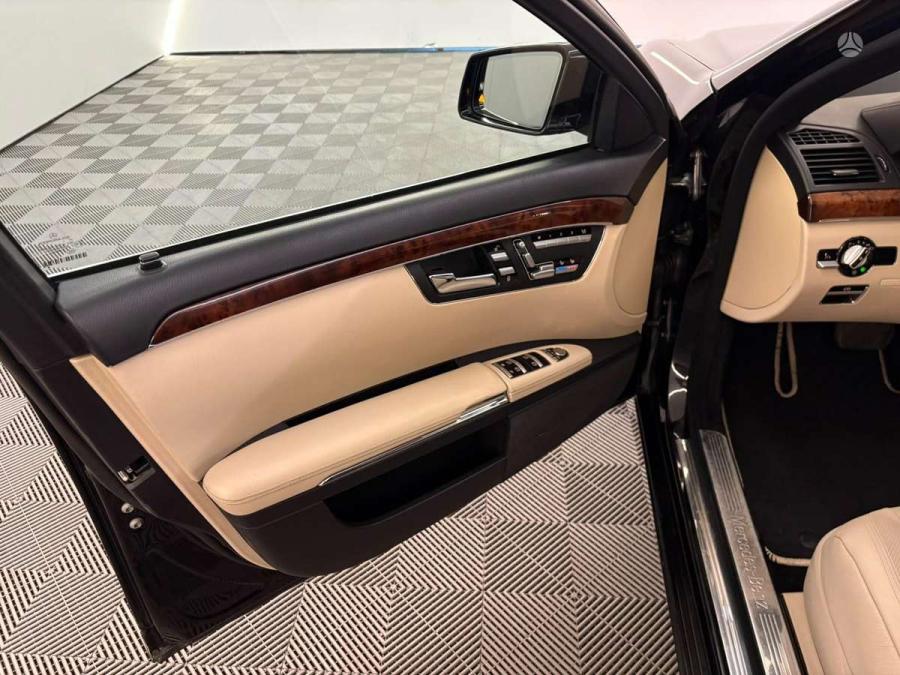 Melns Mercedes-Benz S 350 2009 Marijampole, ar dzinēja tilpumu 2.99 L un nobraukumu 313 tūkst. km par 10650 €, foto 7 vietnē AUTOMOTO.COM.LV