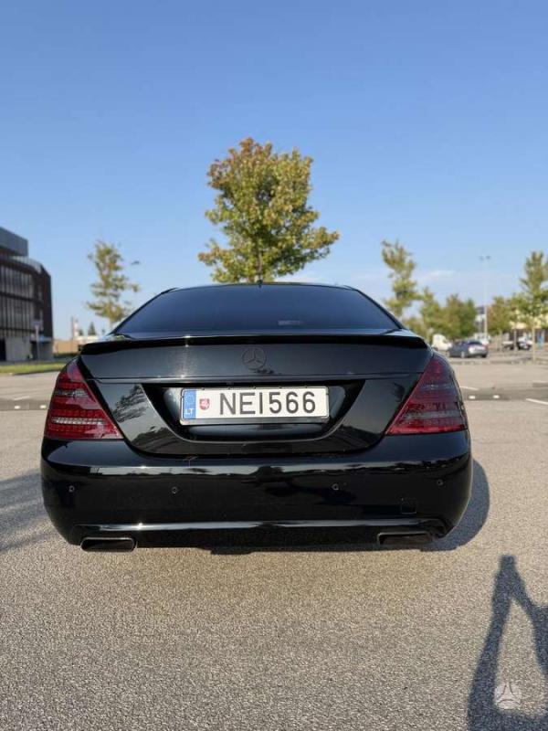 Black Mercedes-Benz S 350 2009 in Klaipeda, with an engine capacity of 2.99 L and mileage of 291 thousand km for 10999 €, photo 7 on AUTOMOTO.COM.LV