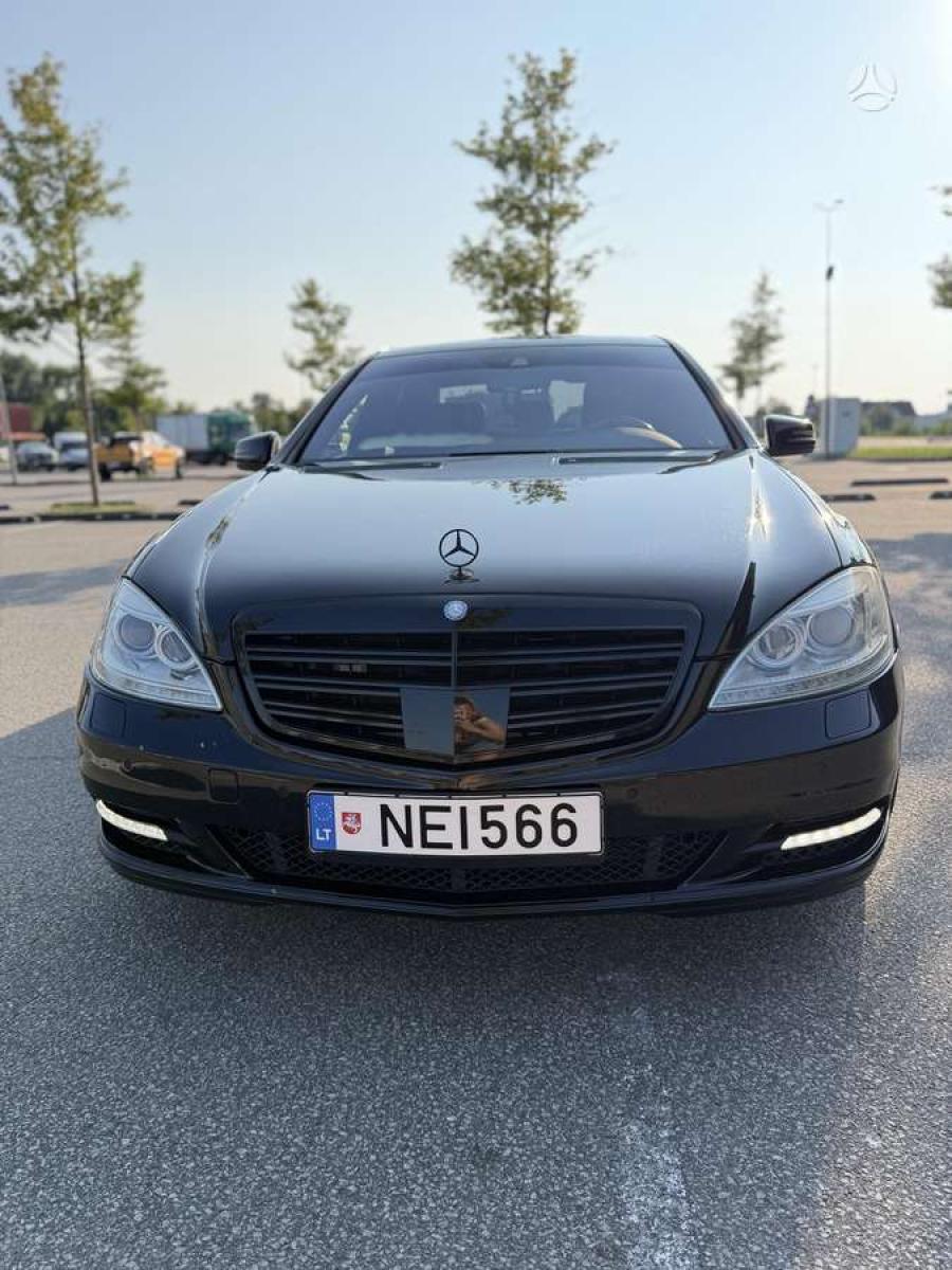Черный Мерседес С 350 2009 в Клайпеда, объемом двигателя 2.99 л и пробегом 291 тыс. км за 10999 €, фото 9 на AUTOMOTO.COM.LV