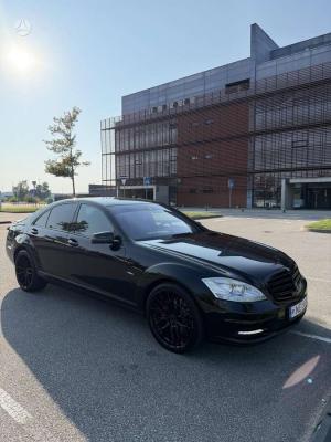 Черный Мерседес С 350 2009 в Клайпеда, объемом двигателя 2.99 л и пробегом 291 тыс. км за 10999 €, фото 10 на AUTOMOTO.COM.LV