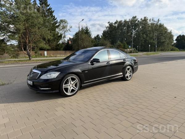 Black Mercedes-Benz S 350 2009 in Riga, with an engine capacity of 3.00 L and mileage of 291 thousand km for 17000 €, photo 3 on AUTOMOTO.COM.LV