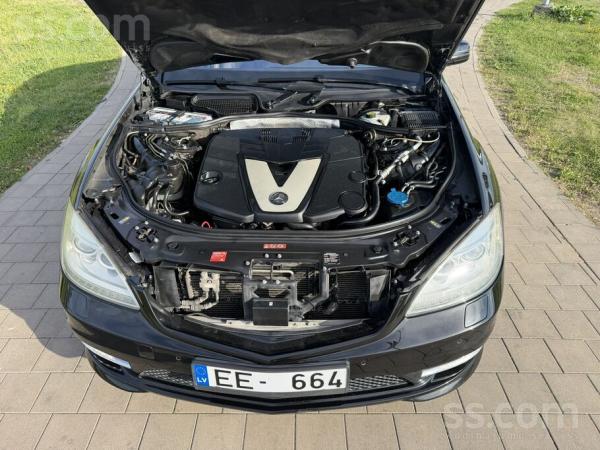 Black Mercedes-Benz S 350 2009 in Riga, with an engine capacity of 3.00 L and mileage of 291 thousand km for 17000 €, photo 8 on AUTOMOTO.COM.LV