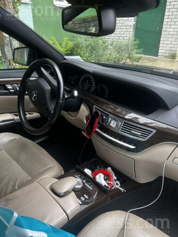 Melns Mercedes-Benz S 350 2010 Rīga, ar dzinēja tilpumu 3.00 L un nobraukumu 256 tūkst. km par 12000 €, foto 3 vietnē AUTOMOTO.COM.LV