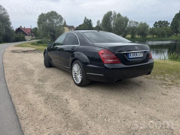 Black Mercedes-Benz S 350 2010 in Riga, with an engine capacity of 3.50 L and mileage of 187 thousand km for 12500 €, photo 2 on AUTOMOTO.COM.LV