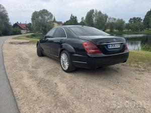 Melns Mercedes-Benz S 350 2010 Rīga, ar dzinēja tilpumu 3.50 L un nobraukumu 187 tūkst. km par 12500 €, foto 2 vietnē AUTOMOTO.COM.LV