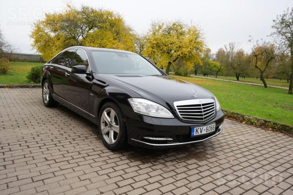Black Mercedes-Benz S 350 2010 in Dobele, with an engine capacity of 3.00 L and mileage of 301 thousand km for 11200 €, photo 2 on AUTOMOTO.COM.LV