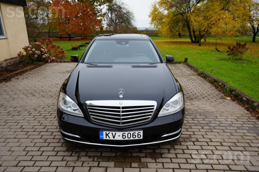 Black Mercedes-Benz S 350 2010 in Dobele, with an engine capacity of 3.00 L and mileage of 301 thousand km for 11200 €, photo 5 on AUTOMOTO.COM.LV
