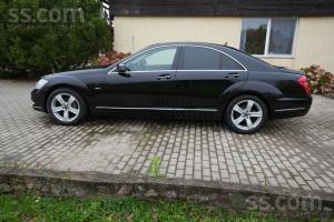 Black Mercedes-Benz S 350 2010 in Dobele, with an engine capacity of 3.00 L and mileage of 301 thousand km for 11200 €, photo 7 on AUTOMOTO.COM.LV