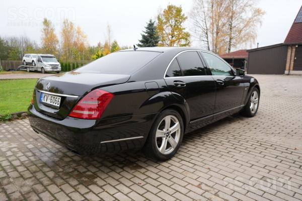 Black Mercedes-Benz S 350 2010 in Dobele, with an engine capacity of 3.00 L and mileage of 301 thousand km for 11200 €, photo 8 on AUTOMOTO.COM.LV
