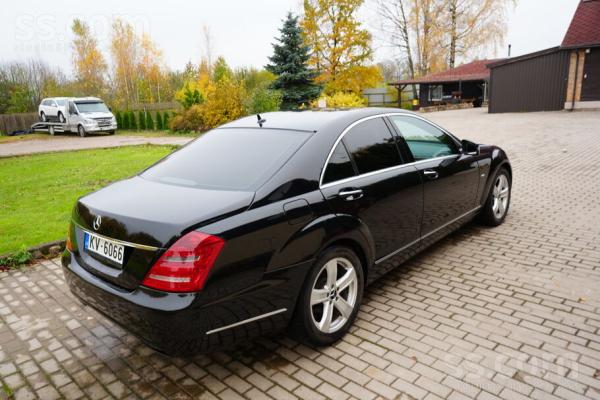 Black Mercedes-Benz S 350 2010 in Dobele, with an engine capacity of 3.00 L and mileage of 301 thousand km for 11200 €, photo 9 on AUTOMOTO.COM.LV
