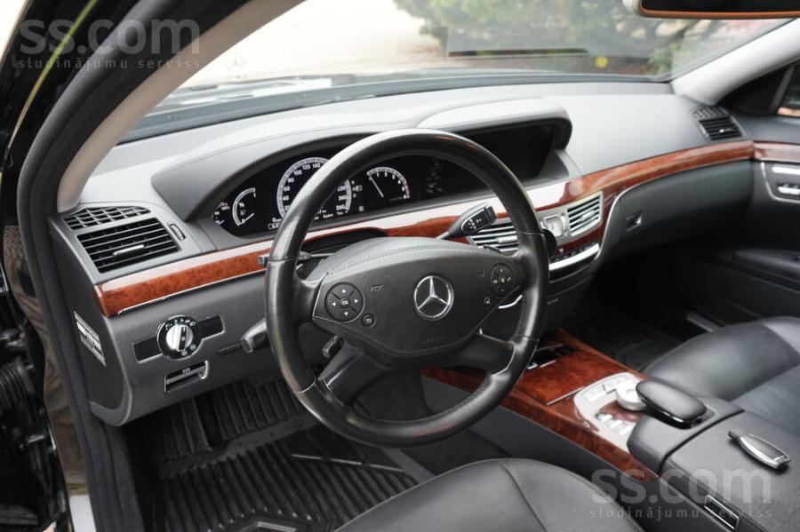 Black Mercedes-Benz S 350 2010 in Dobele, with an engine capacity of 3.00 L and mileage of 301 thousand km for 11200 €, photo 15 on AUTOMOTO.COM.LV
