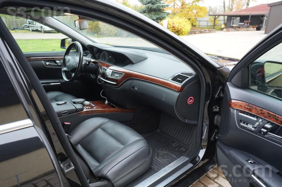 Black Mercedes-Benz S 350 2010 in Dobele, with an engine capacity of 3.00 L and mileage of 301 thousand km for 11200 €, photo 18 on AUTOMOTO.COM.LV
