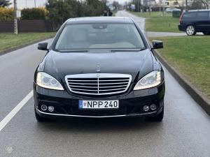 Black Mercedes-Benz S 350 2010 in Mazeikiai, with an engine capacity of 2.99 L and mileage of 290 thousand km for 6700 €, photo 2 on AUTOMOTO.COM.LV